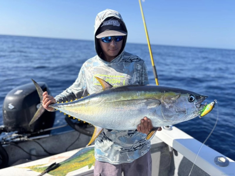 Pescando con José en el High Tides 27 (Precios 2025) - Tom's Catch